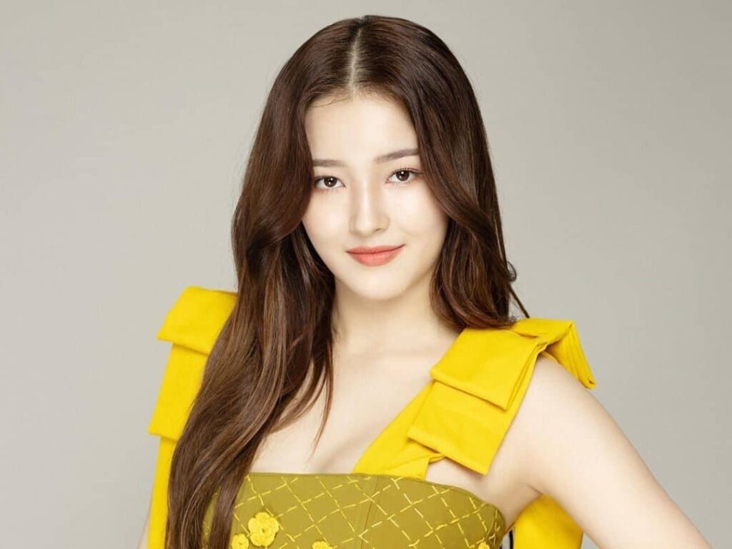 Nancy Momoland lộ clip bị quay lén khi thay đồ & lộ ảnh vếu căng sữa