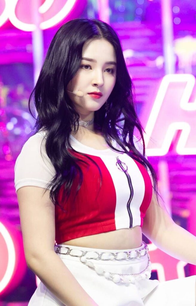 Nancy Momoland lộ clip bị quay lén khi thay đồ & lộ ảnh vếu căng sữa